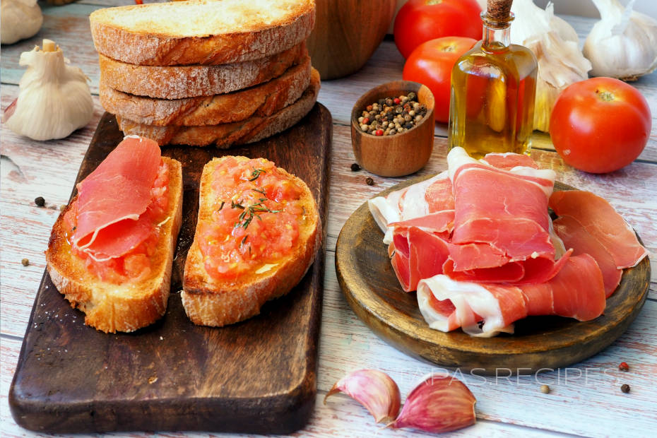 Tostada Española Clásica con Tomate Rallado y Jamón Serrano