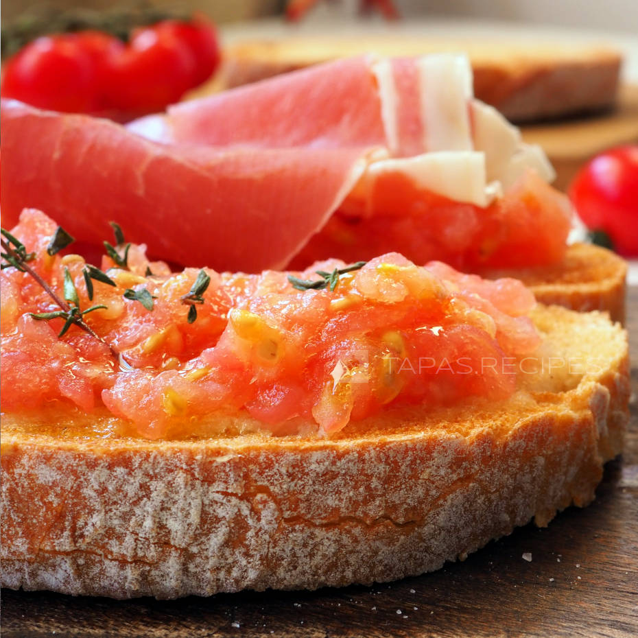 Tostada Española Clásica con Tomate Rallado y Jamón Serrano