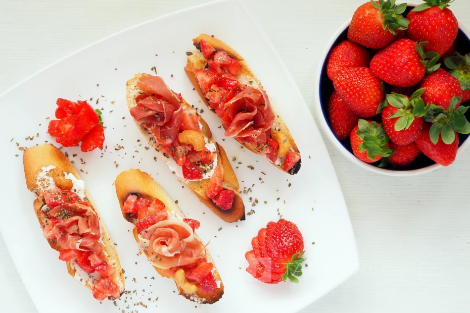Spicy Strawberry Jamón Toasts - Tapas Recipes Website